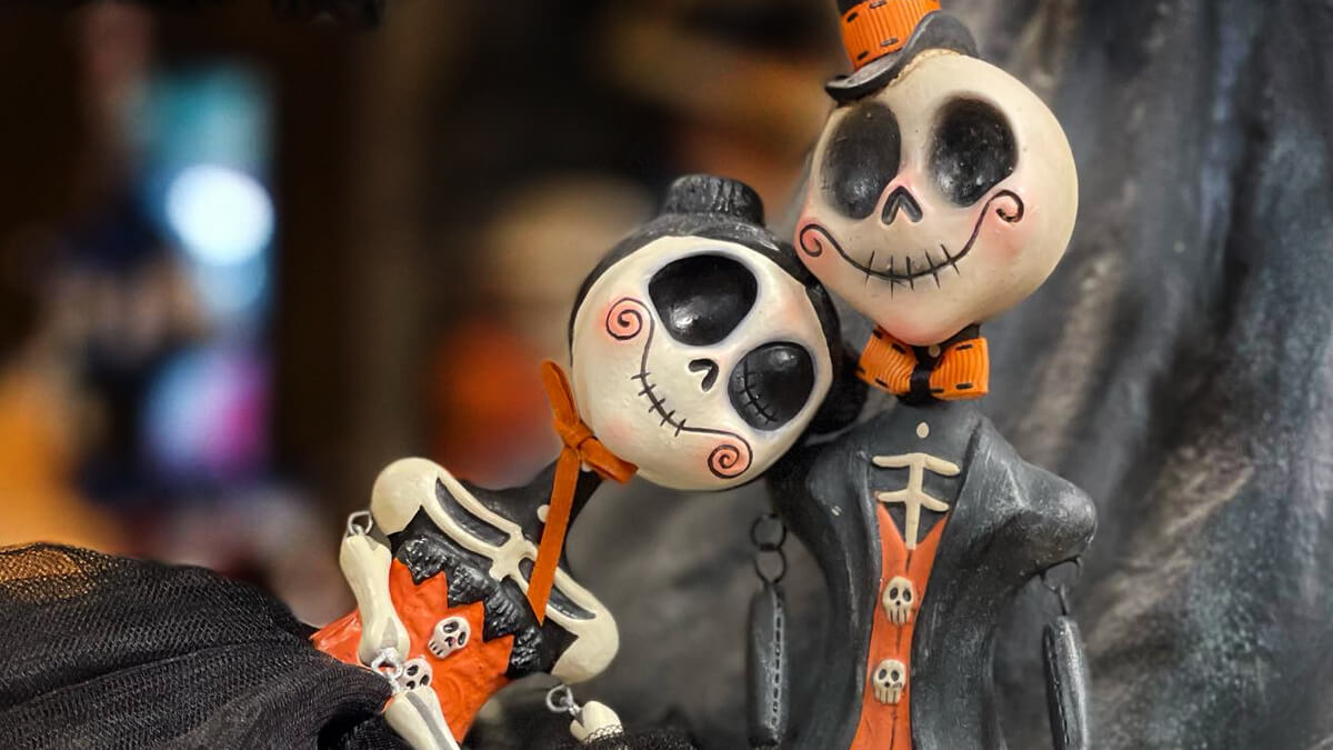 Traditions Year-Round Holiday Store