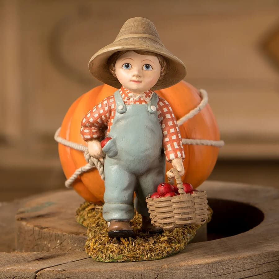 Paulie Pulling Pumpkin by Bethany Lowe Designs – Traditions